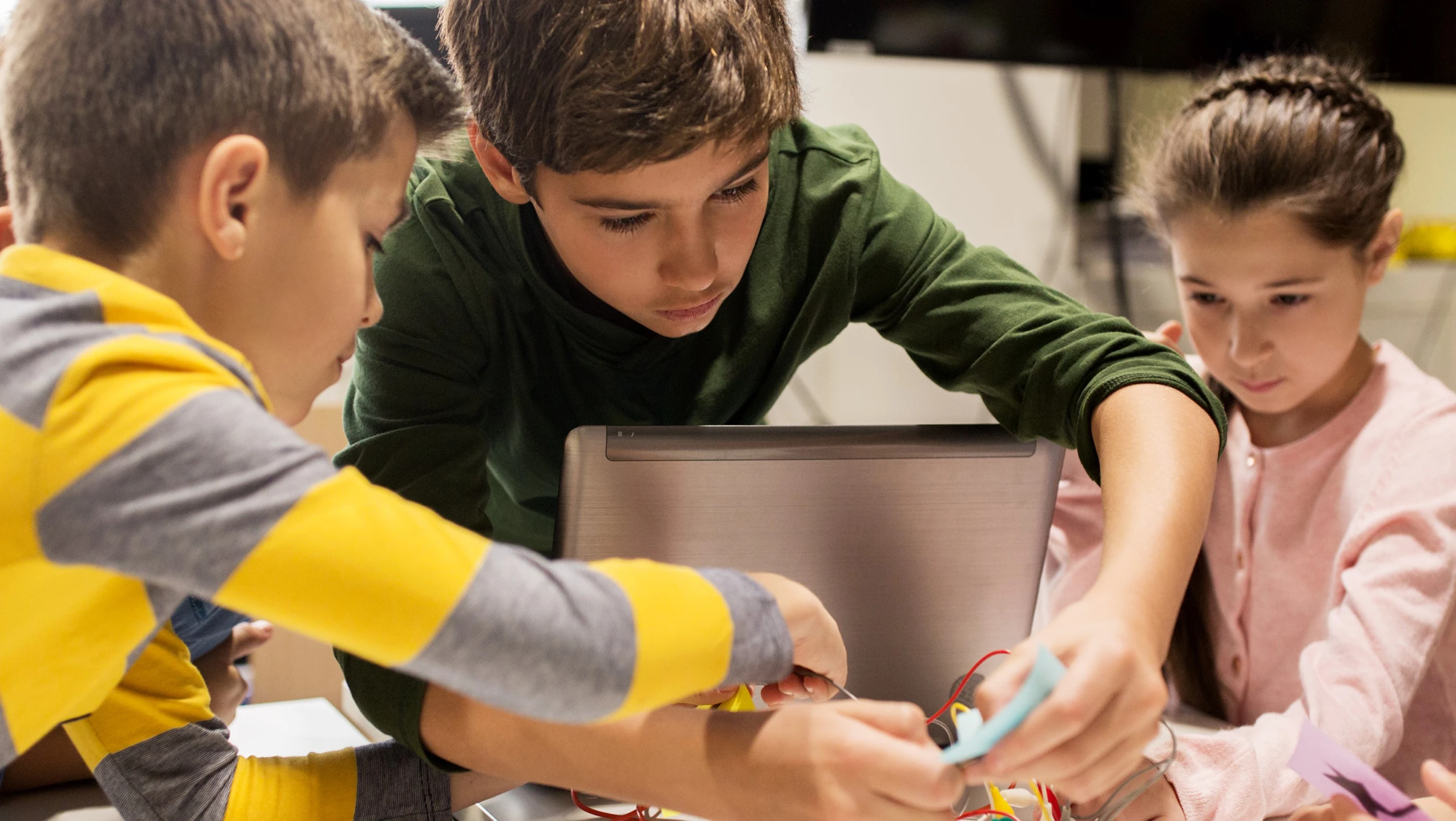 Advantages of Project-Based Learning in the Classroom - STEM Education ...